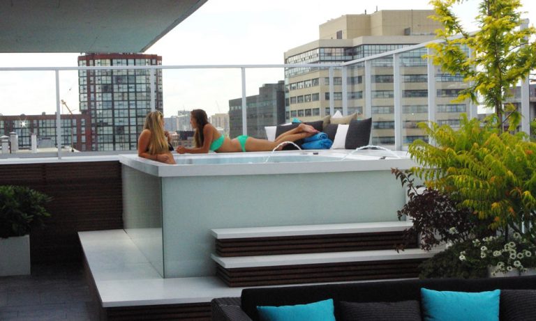 6 amazing above ground swim spass | Small pools for small yards